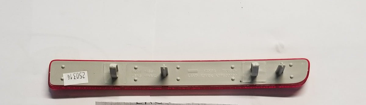 NEW REAR REFLECTOR FOR LAND ROVER PART # XFF500030. FITS LAND ROVER LR ...