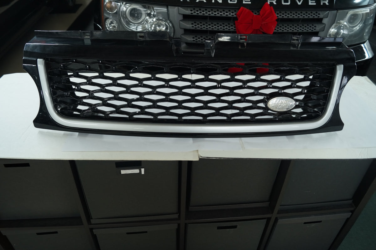 USED FRONT GRILLE FOR LAND ROVER PART #LR020926. FITS RANGE ROVER SUPE ...