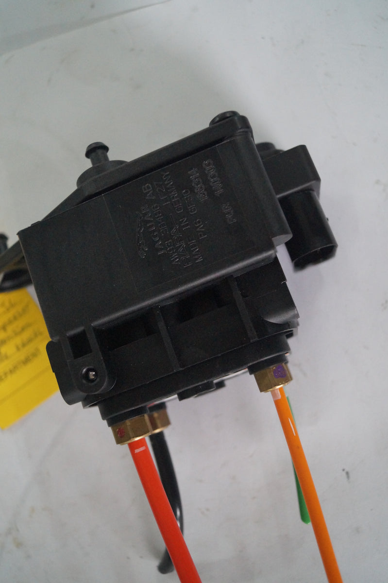 USED JAGUAR SELF LEVELING VALVE PART #T2R29479. FITS JAGUAR XJ SERIES ...