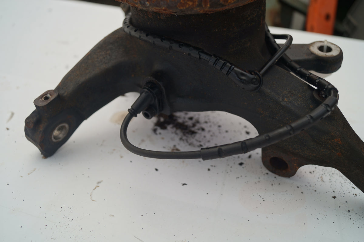 USED RANGE ROVER FRONT WHEEL HUB AND SENSOR PART #LR009816. FITS RANGE ...